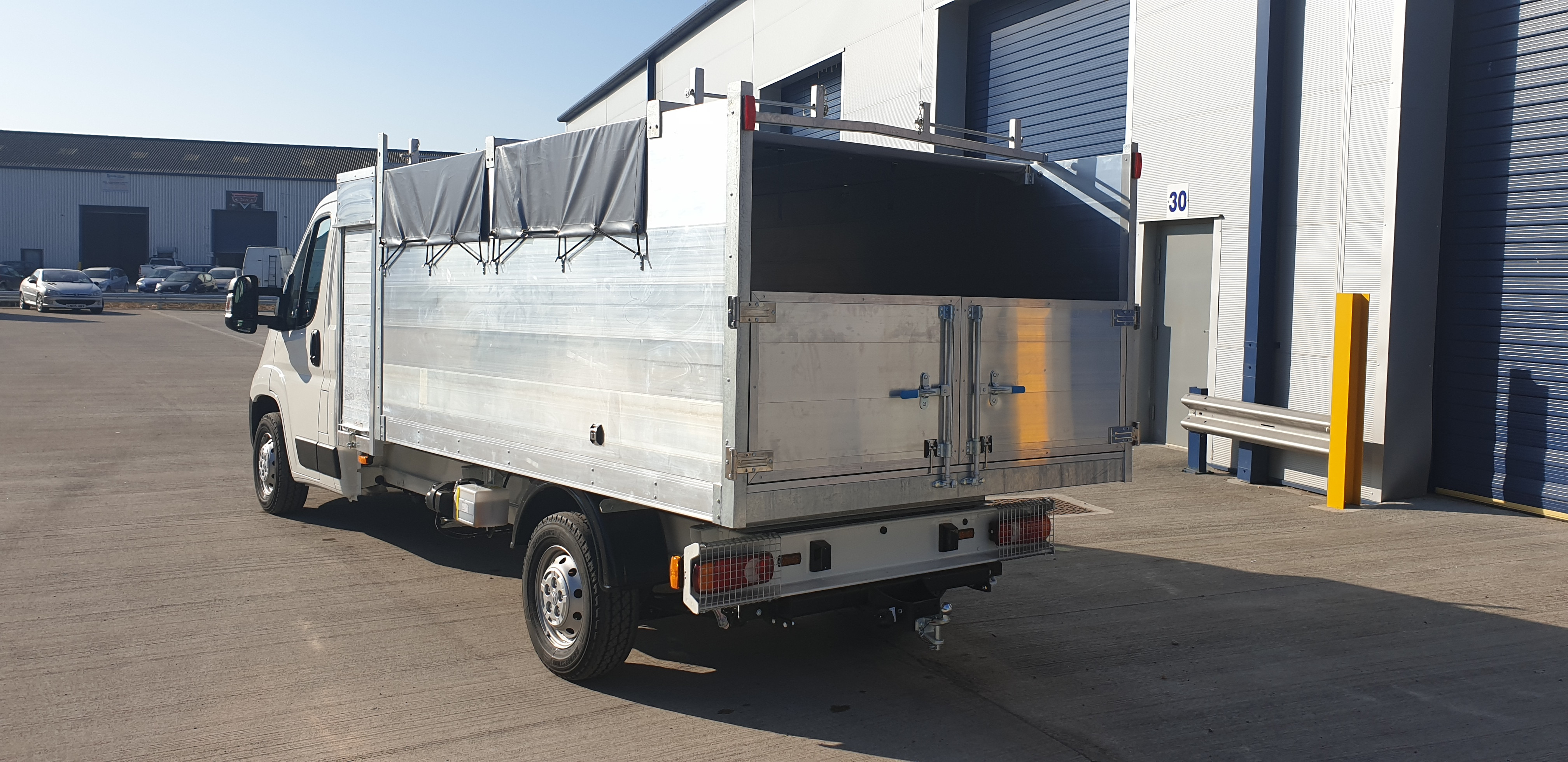 Peugeot Boxer Arb Tipper 335L3 2.2BlueHDi 140ps Euro 6.2 - Lonsdale ...